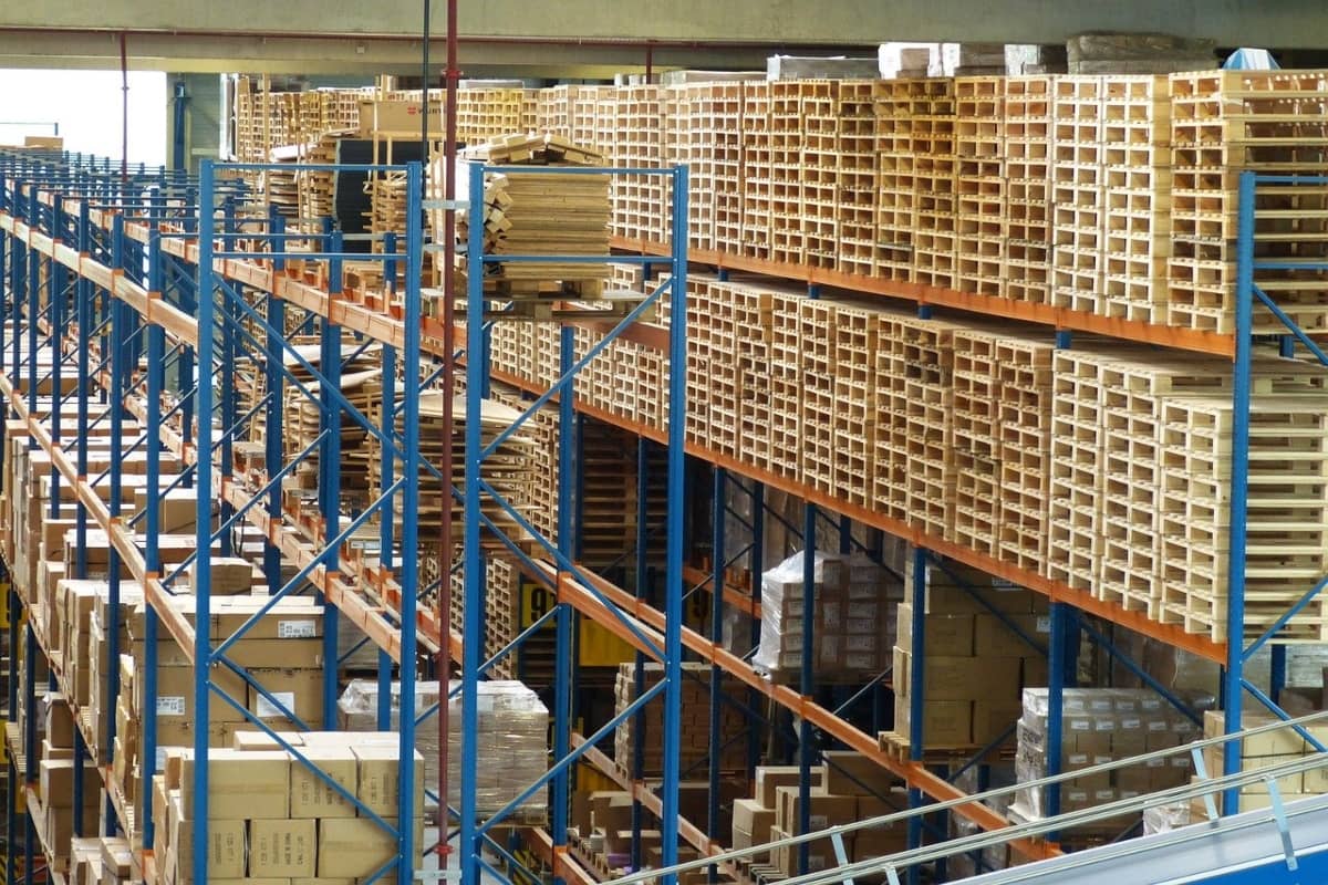 7 Benefits for Executing Drive-Through Racking for Warehouse | Yankee ...